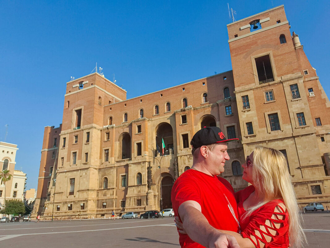 Kiopa mīļotā maksā rēķinus, bet viņš pērk dronus...