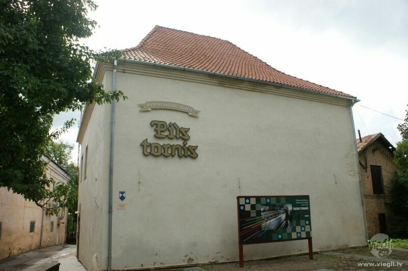 Tukuma Pils tornis foto - 1188 uzņēmumu katalogs