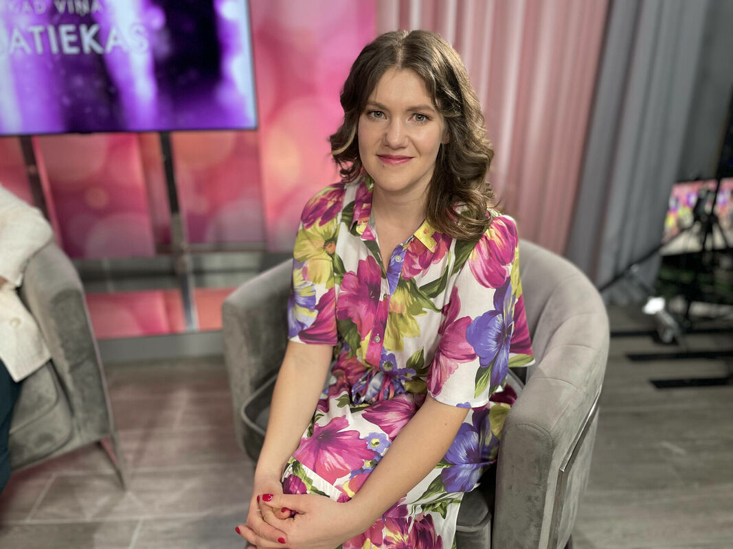 Dziedātāja Marta Ritova jau gandrīz divus gadus ir trīs bērnu māmiņa