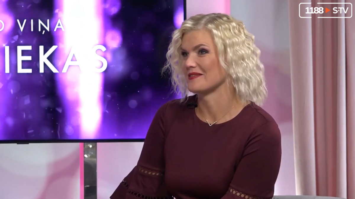 Linda Abu Meri nespēj pierast pie nežēlīgi agrajiem darba dienas rītiem
