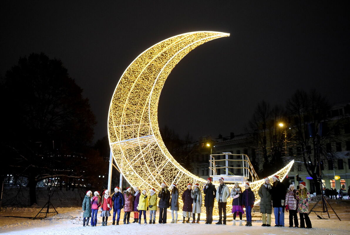 Rīgā iespējams izstaigāt Ziemassvētku gaismas taku
