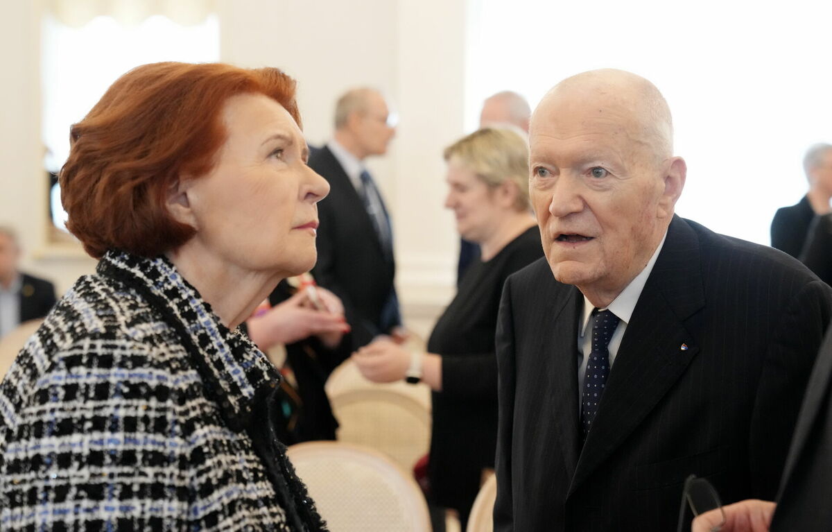 Vaira Vīķe-Freiberga un vīrs Imants piespiedu kārtā pārcēlušies uz ...