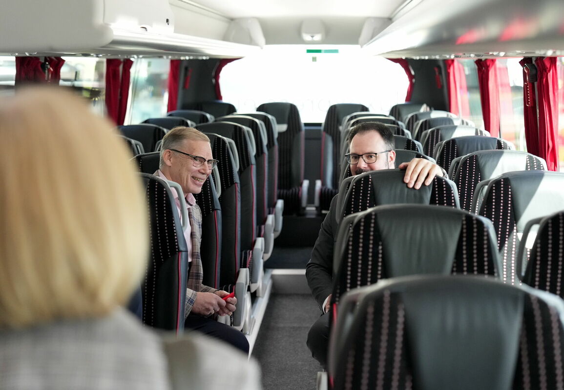 FOTO: Kā izskatās jaunie "Lux Express" autobusi , kas kursēs maršrutā ...