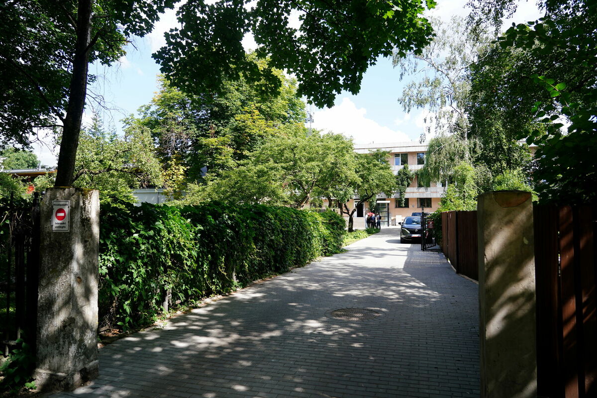 FOTO: Rīgā atklāta miera osta kara šausmu pārņemtajiem ukraiņiem