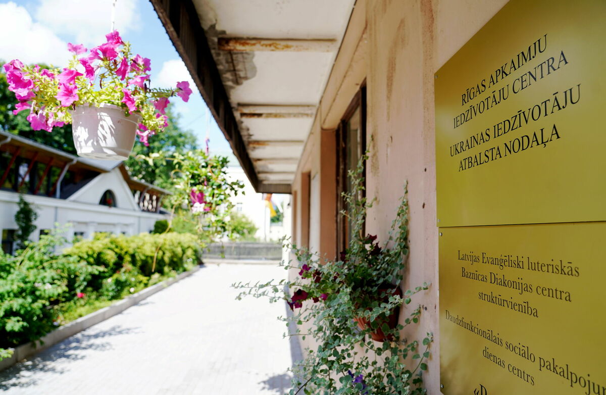 FOTO: Rīgā atklāta miera osta kara šausmu pārņemtajiem ukraiņiem