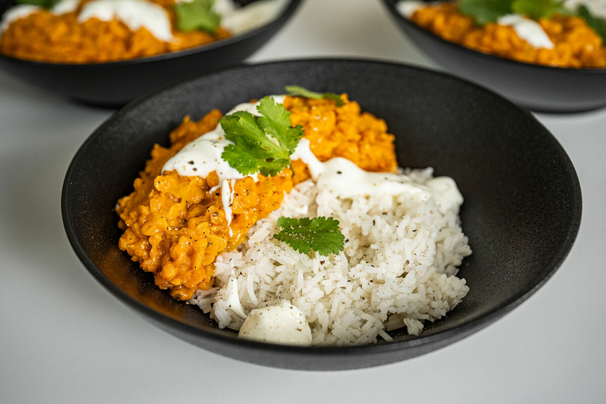 Sarkano lēcu dāls "Carnival Youth" gaumē: recepte