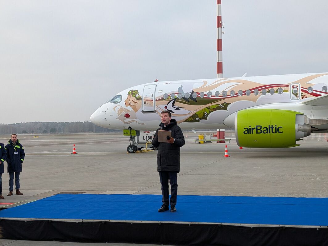 "airBaltic" saņēmusi 50. "Airbus A220-300" lidmašīnu ar īpašo krāsojumu