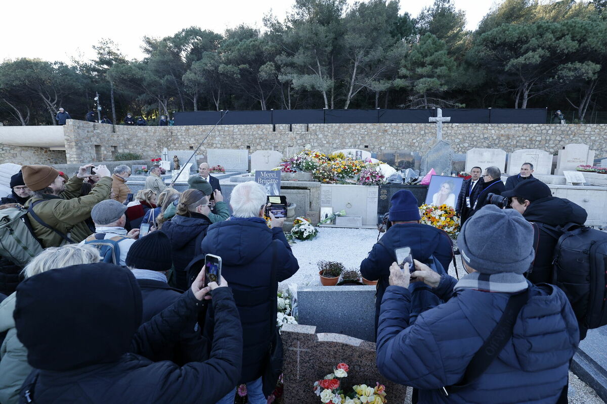 FOTO: Francija atvadās no Brižitas Bardo